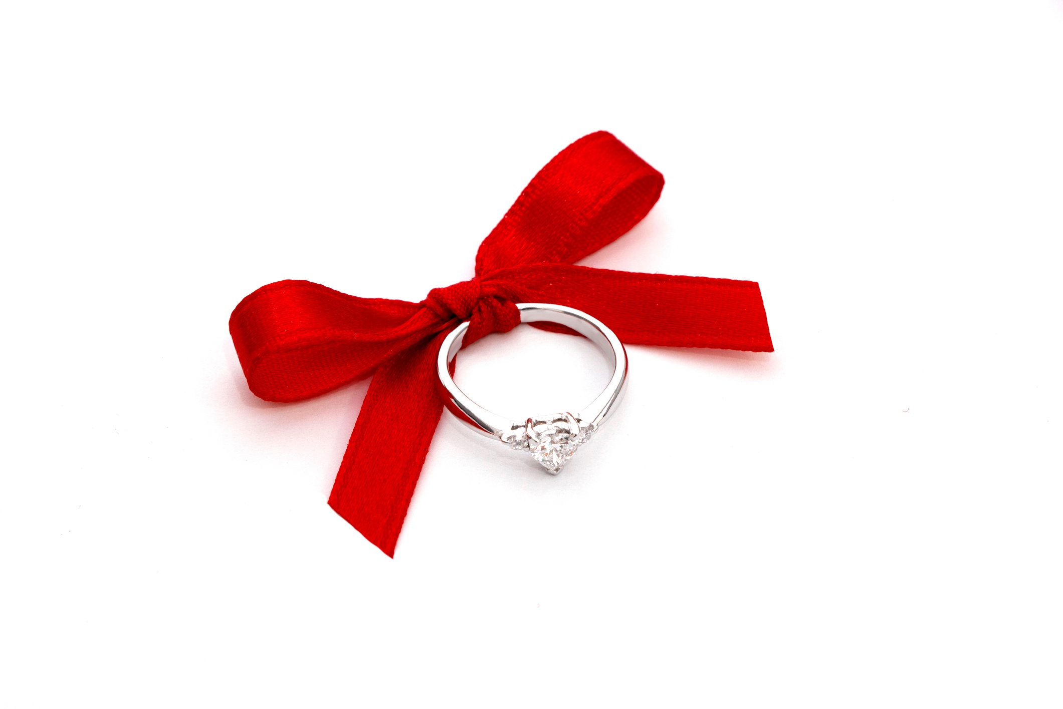 How to Photograph Your Engagement Ring for Instagram